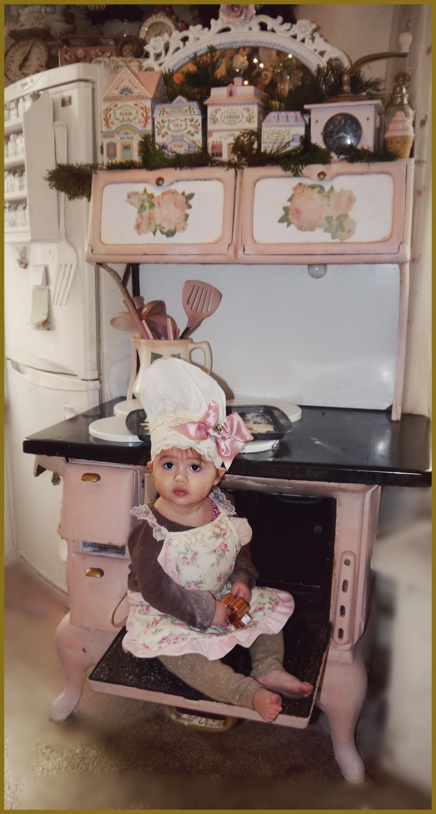 Suzy Homefaker: Pink Kitchen Cookware