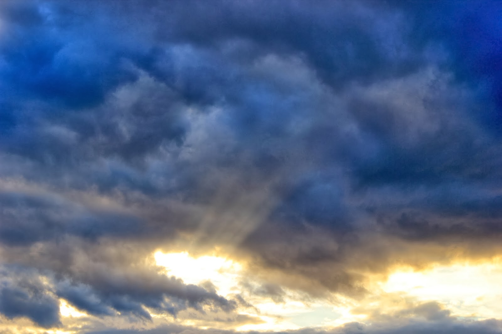 Tausend schöne Sachen...: Himmelsbilder 10.0 - der Himmel ist launisch ...