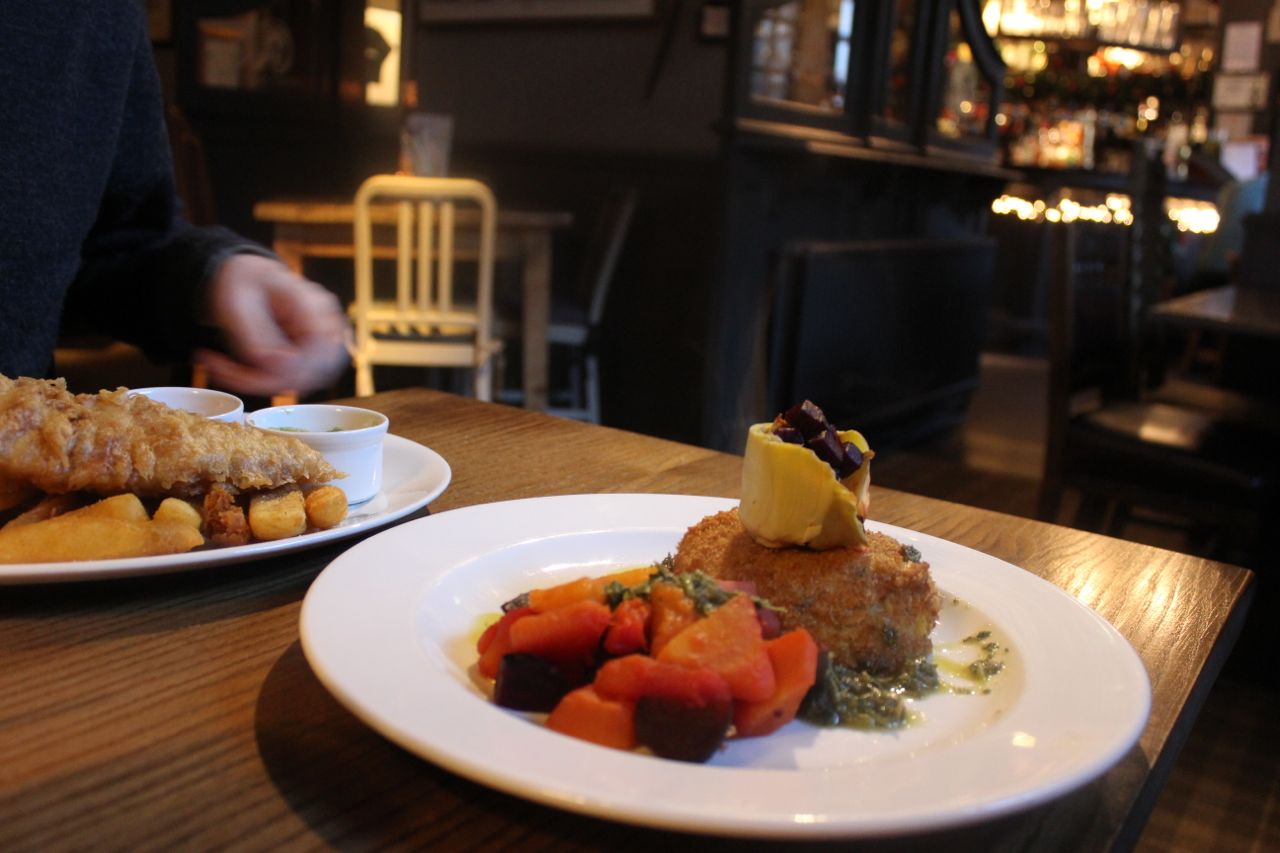 Green Gourmet Giraffe: Edinburgh pub: Sheep Heid Inn