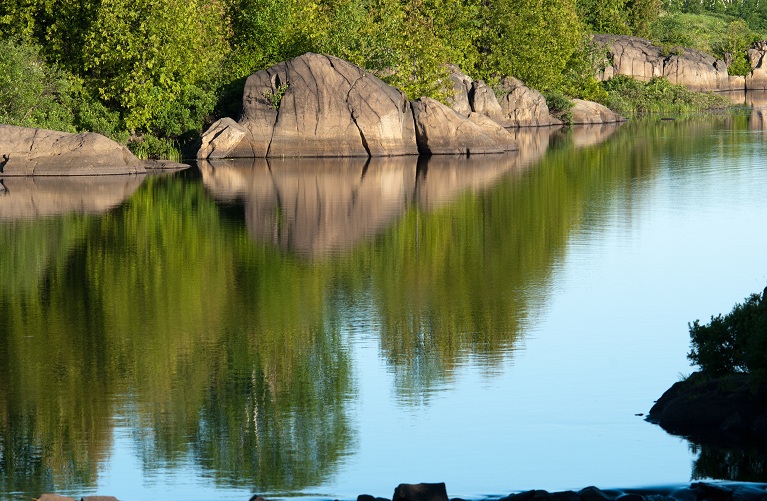 Me, Boomer and The Vermilon River: More Scenes, and Colourful Wildlife ...