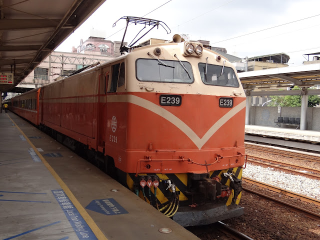 Blair's 鐵道攝影: E239電力機車 / TRA E239 Electric locomotive
