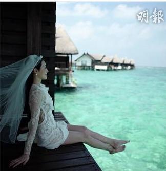 Lin Xia Wei takes wedding photos in Maldives by herself - Asian Media Buzz