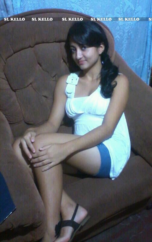 ලංකාවේ සෙක්ස් කෙල්ලෝ: SL KELLO 01