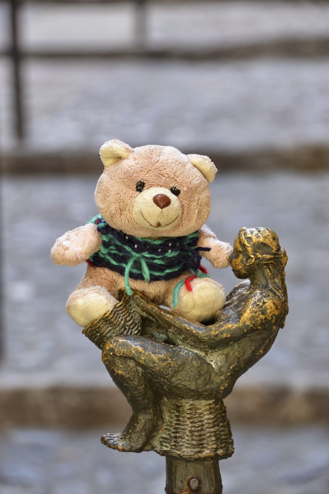POPO BEAR AROUND THE WORLD: Barcelona, Spain