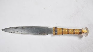 ANTINOUS THE GAY GOD: TUTANKHAMUN HAD A SPACE DAGGER WITH A BLADE FROM ...