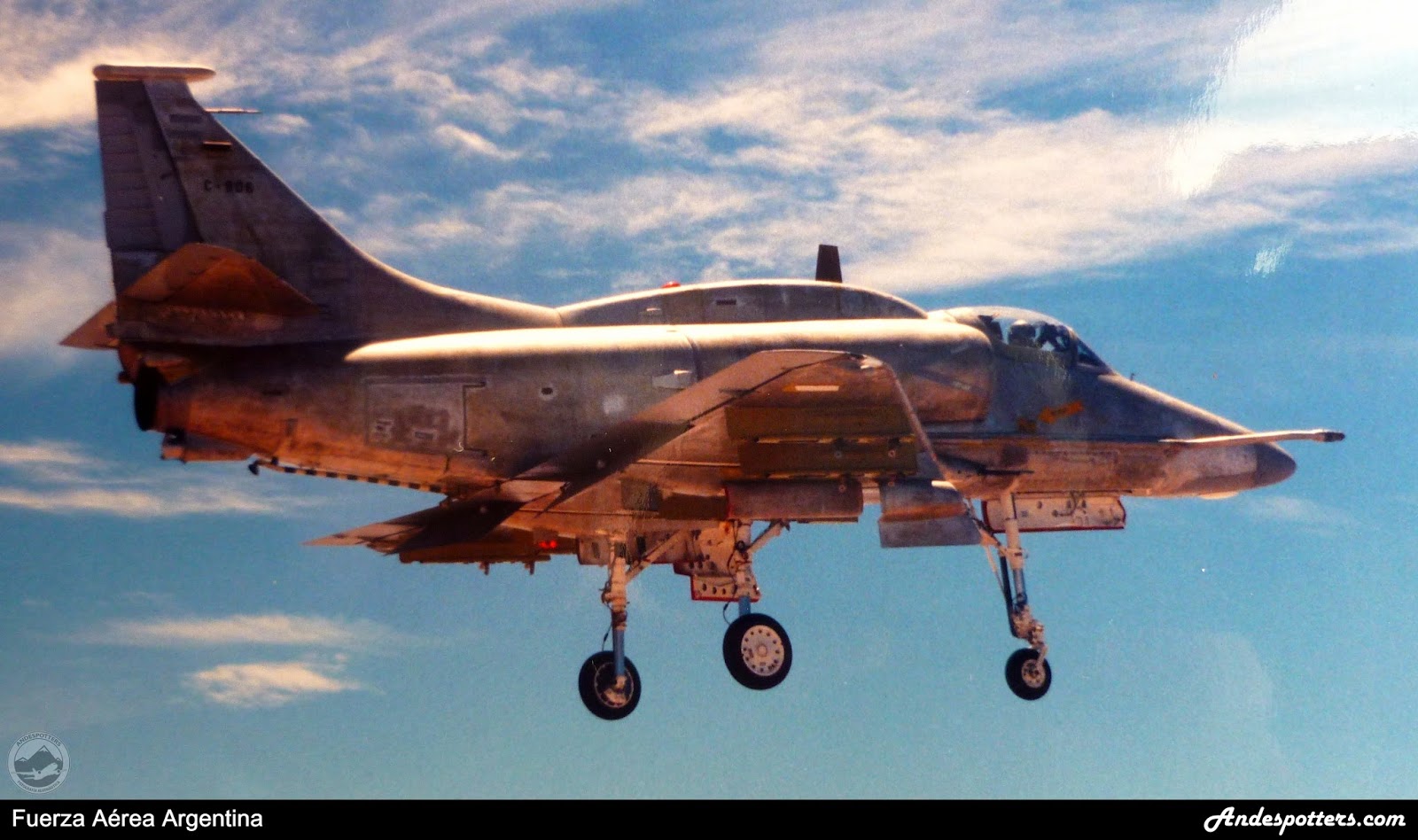 AndeSpotters: 20 Años del OA/A-4AR Fightinghawk en la Fuerza Aérea ...