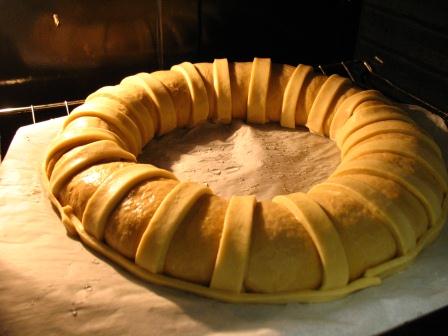 Oasis in a Gastronomic Wasteland: Recipes: Rosca de Reyes (Latin King Cake)