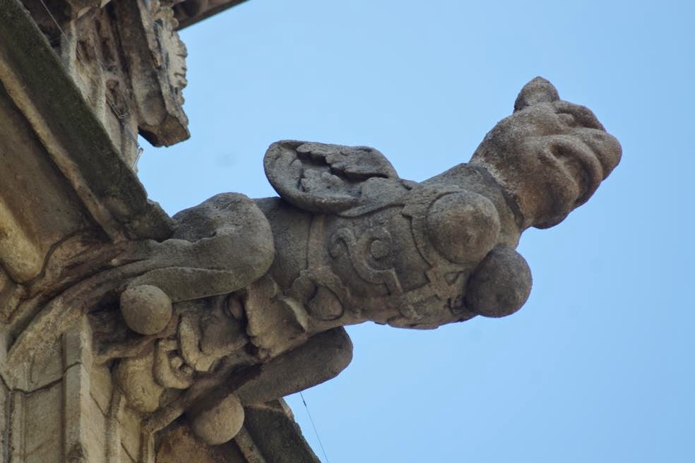 El mundo de Juan María: Viajes y Fotografía: Las gárgolas del edificio ...