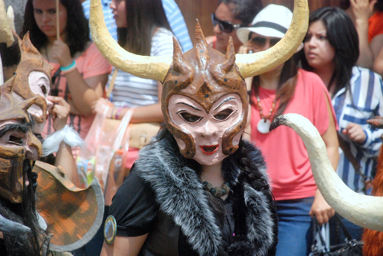 CupCakes and CrabLegs: Dia De Los Locos