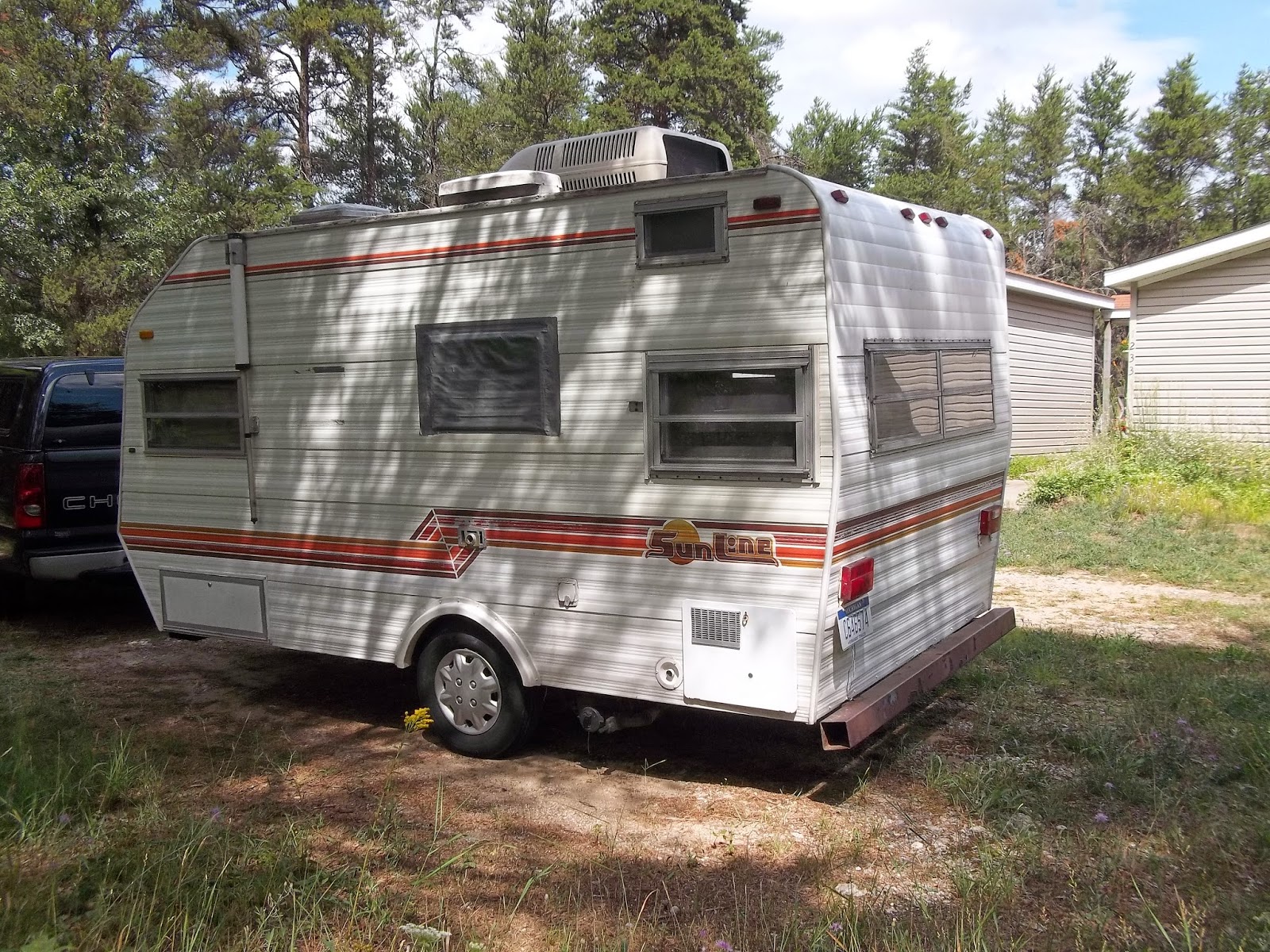 Travel Trailer Renovation: VintageTravel Trailer Redo