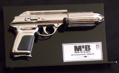 THE ICONS AUTHENTIC REPLICAS MUSEUM: Icons MIB Standard Issue Alien ...