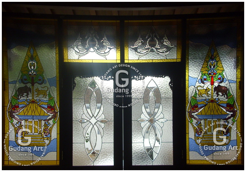 Kaca Patri pada rumah Joglo Gudang Art Design