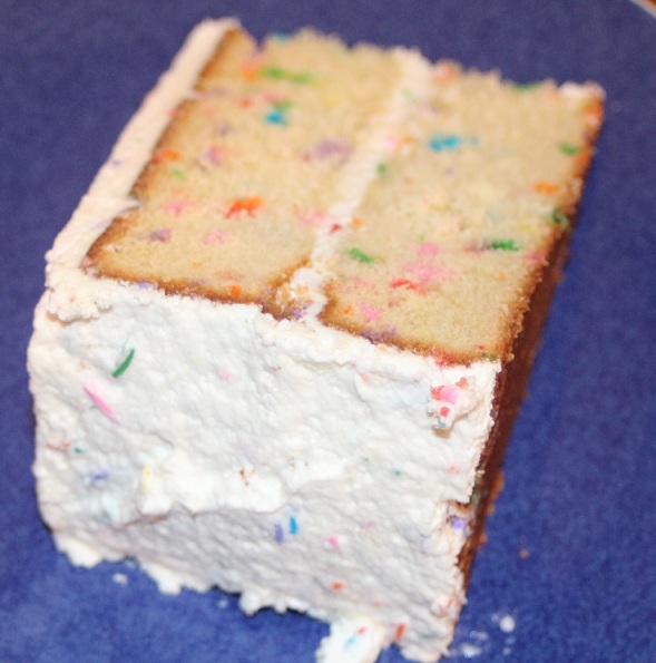 Julie Bakes: Funfetti cake with funfetti icing