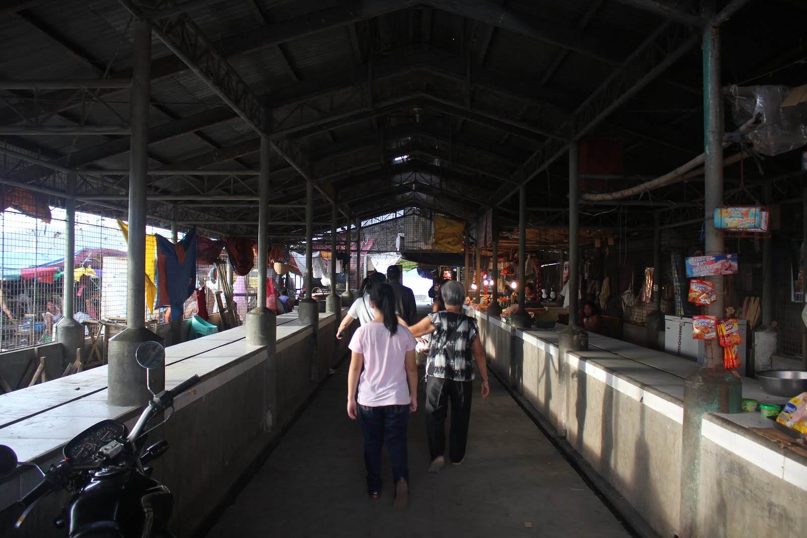 Stay, Stray, Play and Feast: Buhi Wet Market: Tilapia, Tabios and Rock ...