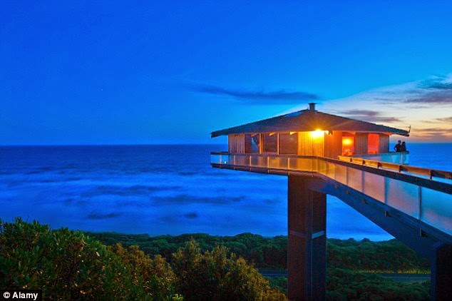 DOMINIC´S CORNER: THE POLE HOUSE, AUSTRALIA