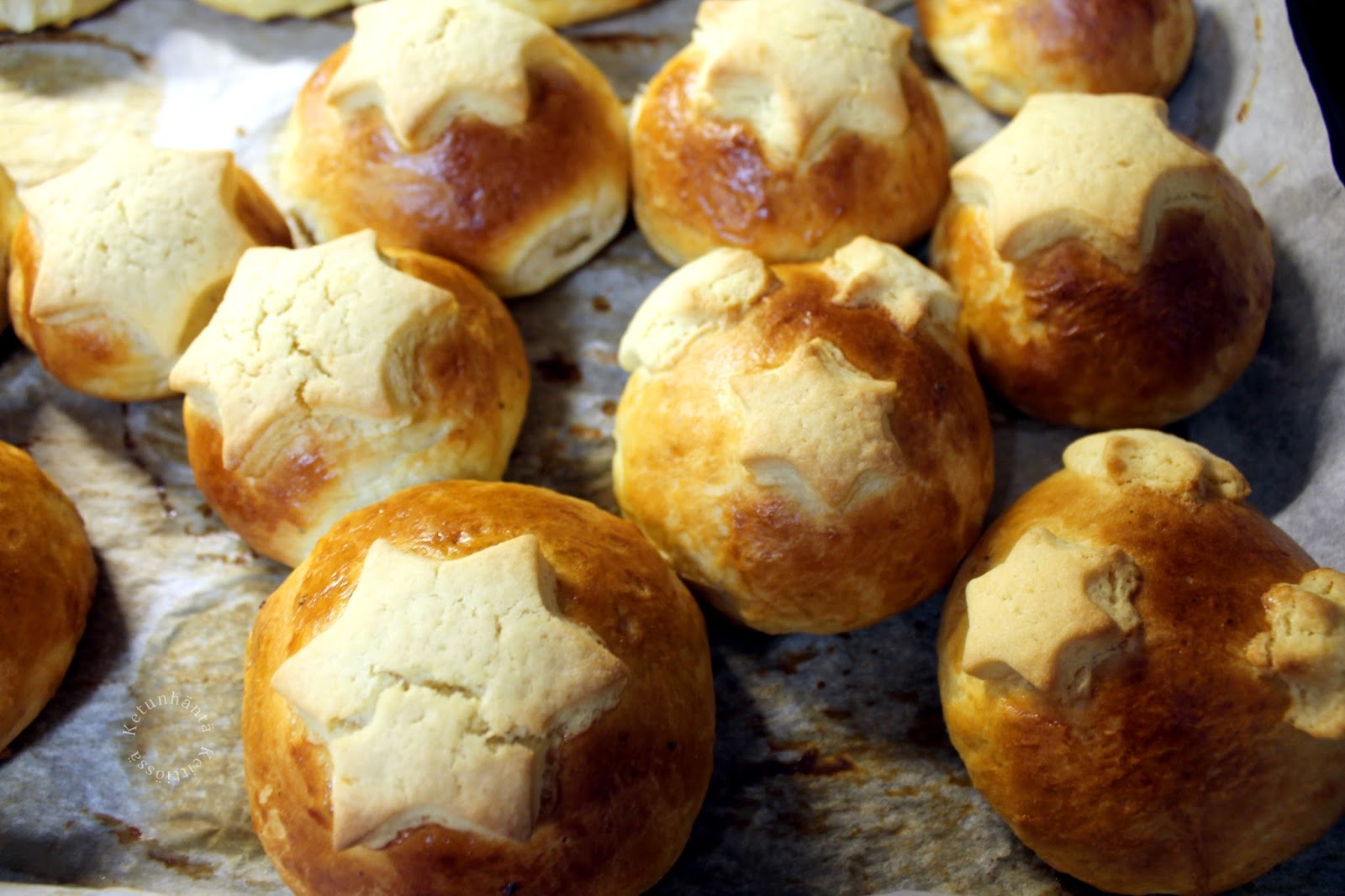 Tähtipullat - Star Buns