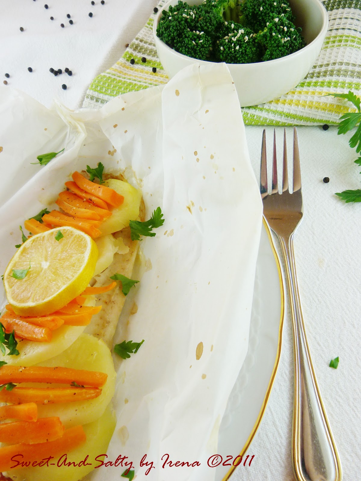 sweet-and-salty: Riba pečena u papiru/Baked Fish In Parchment Paper