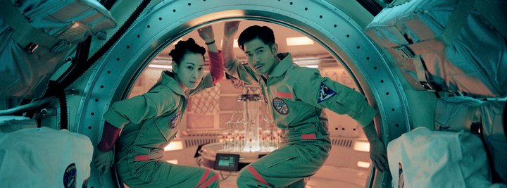 a deviant view: Love In Space | 全球熱戀 [ Movie Review ] ★★★