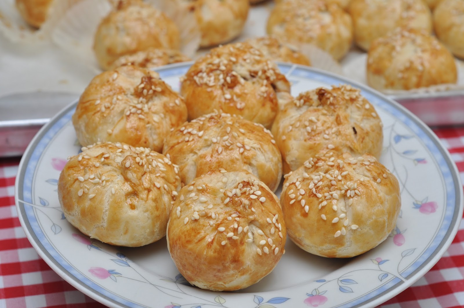Veronica's Kitchen: Crispy Shao-bao ( Chinese baked bun) 酥皮烧包