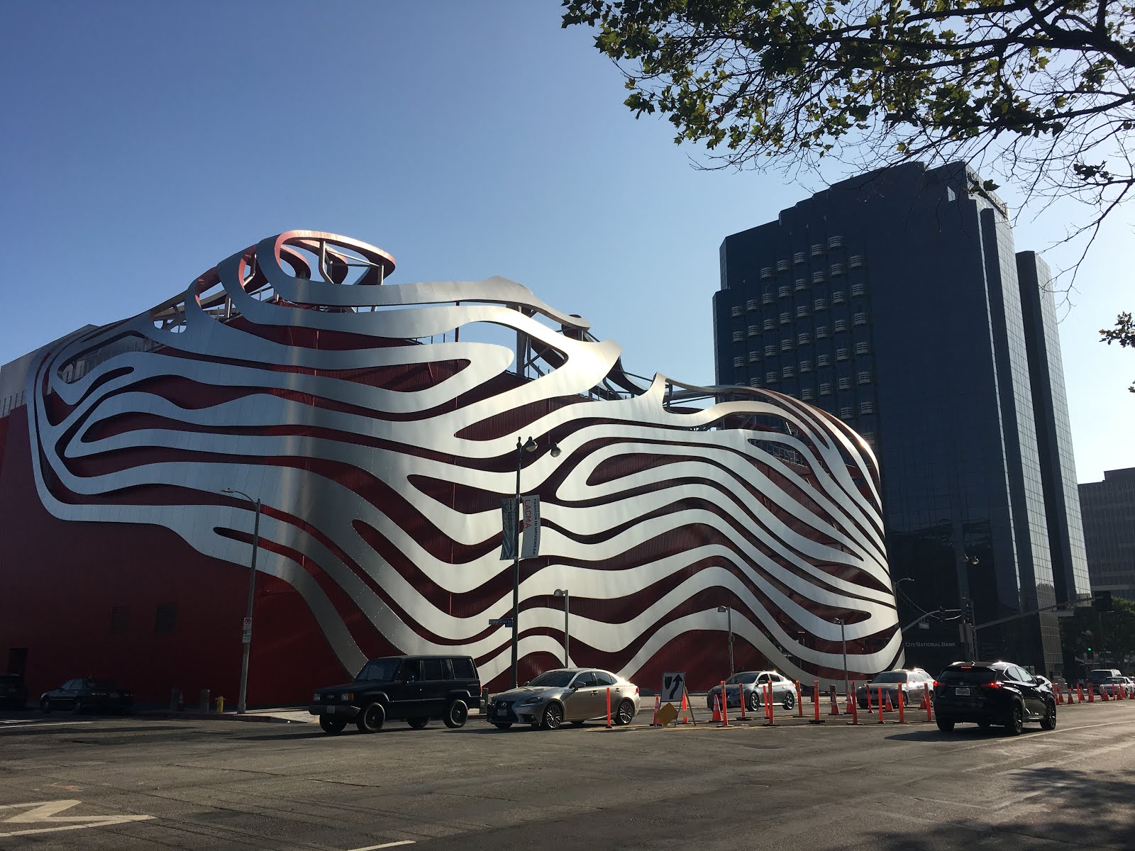 Experiencing Los Angeles: Miracle Mile: La Brea Tar Pits, Urban Light ...