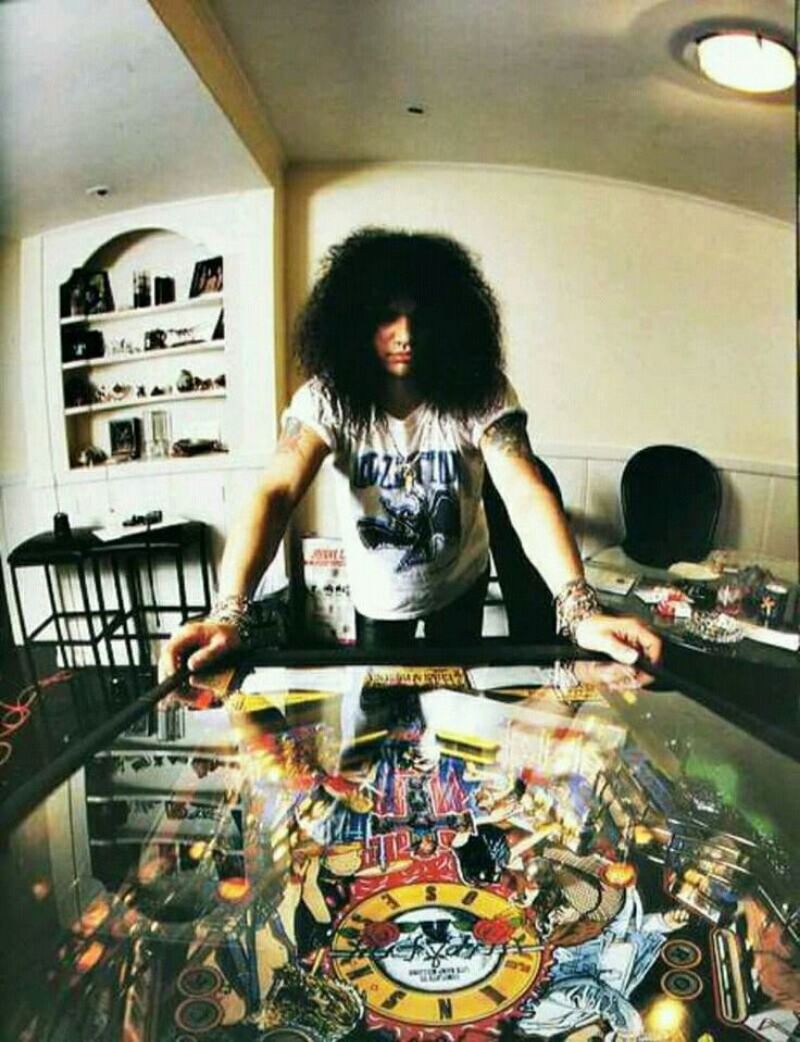 20 Candid Vintage Photographs of Rock Stars Playing Pinball ~ Vintage ...