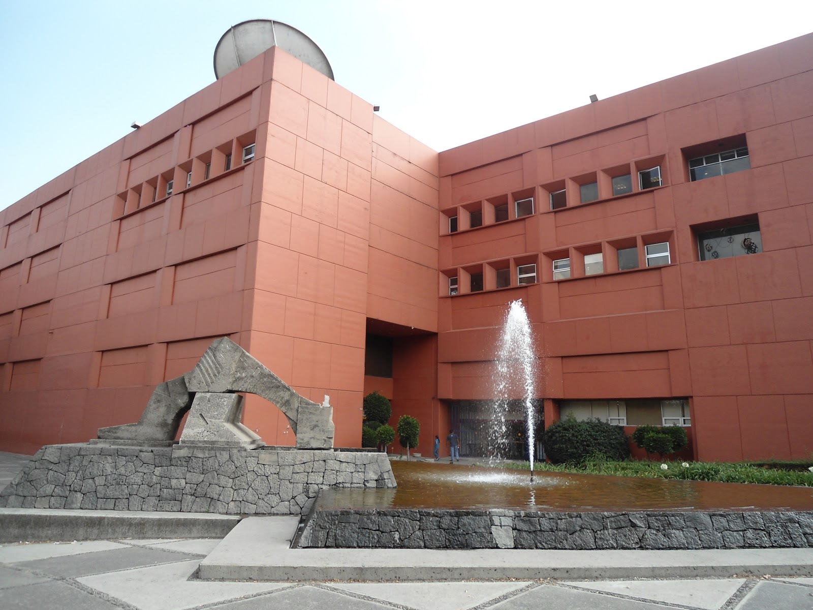 Donovan Ferragamo: Museo Universum