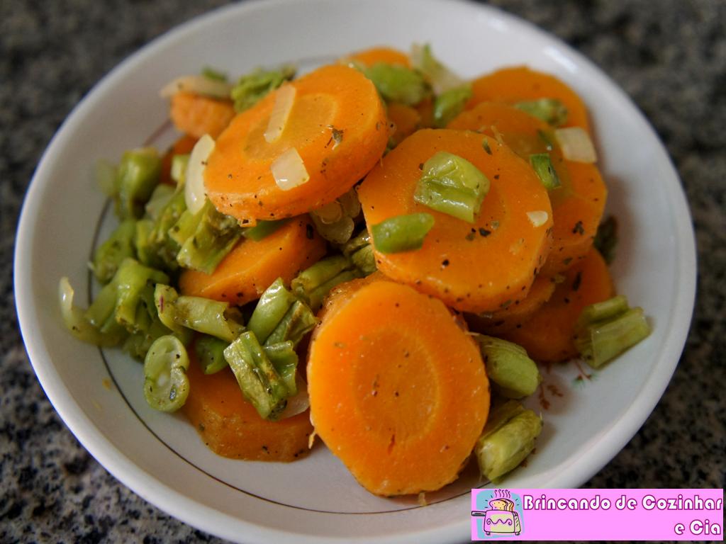 Brincando de Cozinhar e Cia: Refogado de Cenoura e Vagem