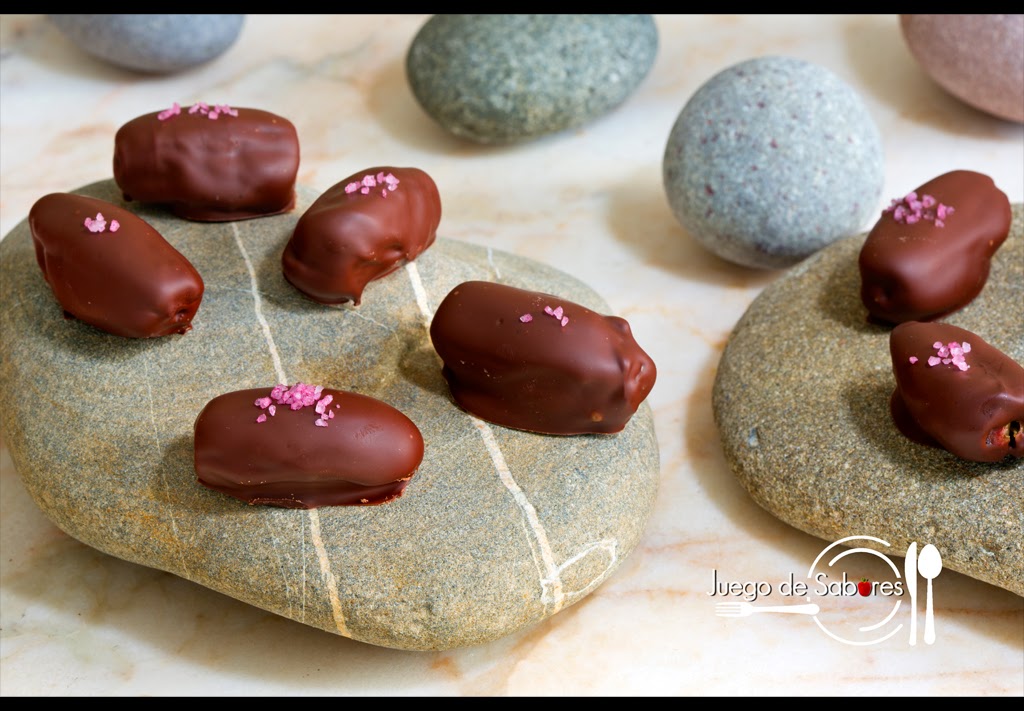 JUEGO DE SABORES : DÁTILES CON CHOCOLATE Y SAL DE VINO