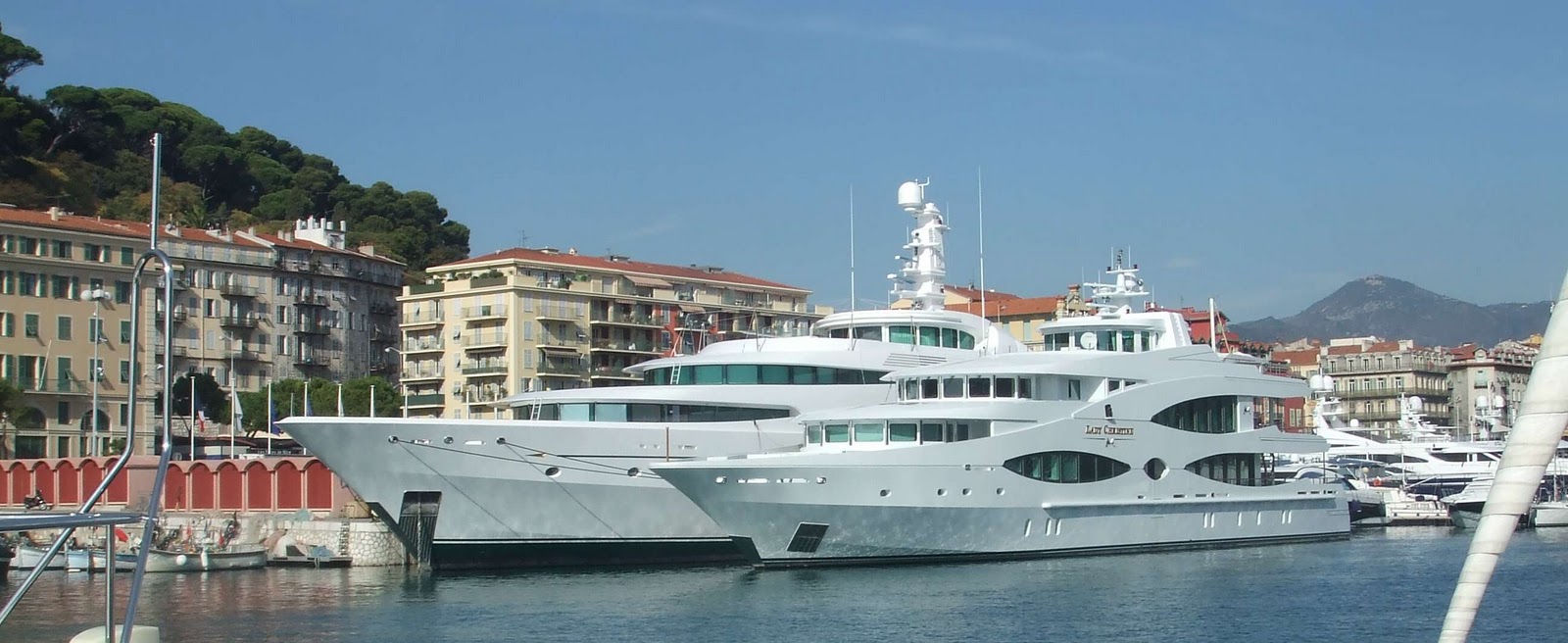 St Bloggie de Riviere: Nice Yachts and More Boats