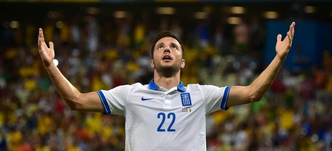 ΧΤΥΠΑΕΙ ΤΟ ΚΕΦΑΛΙ ΤΟΥ ΣΤΟΝ ΤΟΙΧΟ Ο ΚΟΥΓΙΑΣ... ΠΟΥ ΔΕΝ ΗΘΕΛΕ ΤΟΝ ΣΑΜΑΡΗ ...