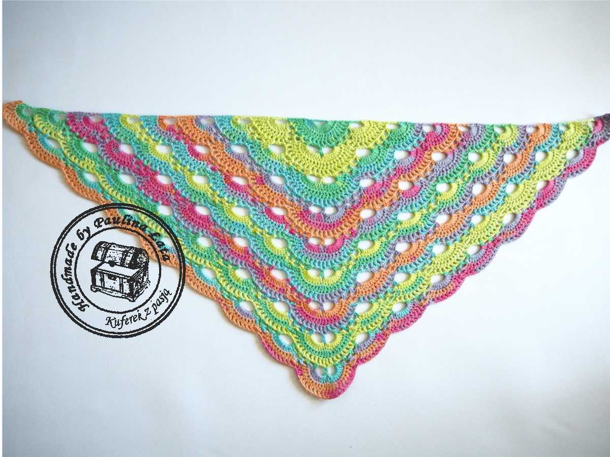 Kuferek z pasją: Szydełkowa chusta virus