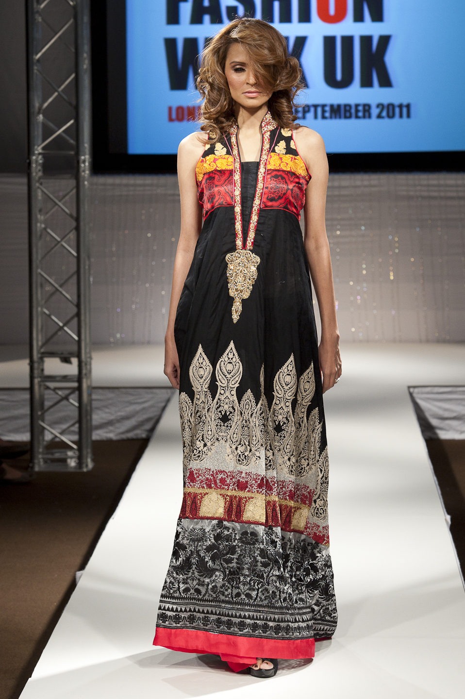 Pakistani Long Shirts Here The Fashion For All Pakistani Long Shirts Here The Fashion For All