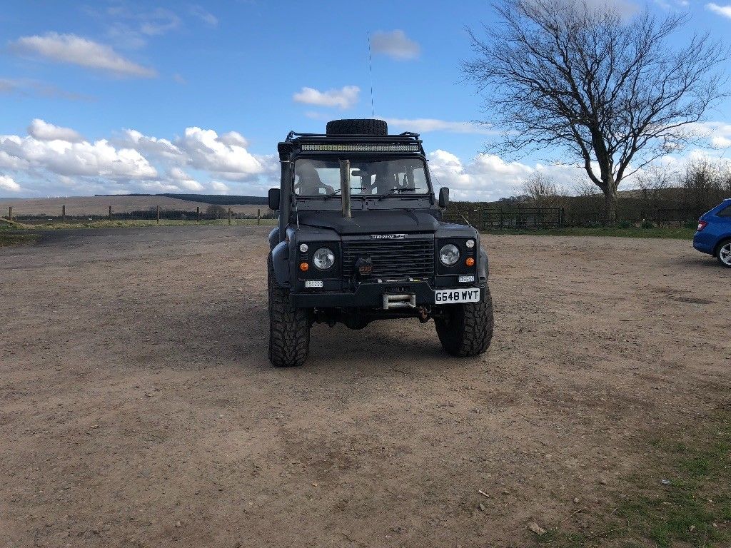 Landrover Defender: Landrover defender 90, galvy chassis, cummins engine