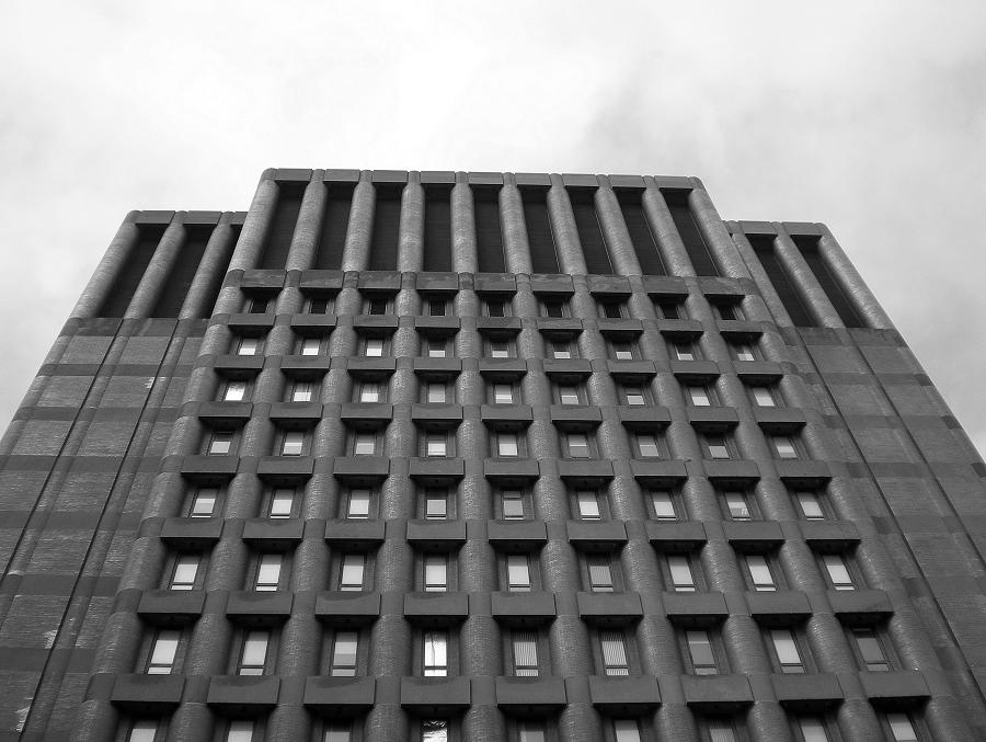 el imperio moderno: kline biology tower. yale university