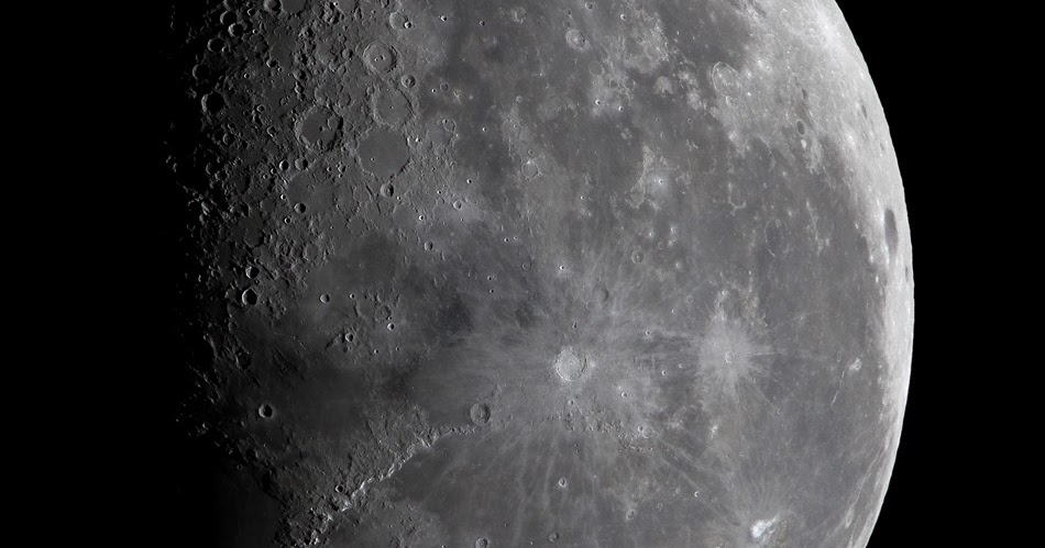 Romy Ocon's Wild Birds of the Philippines: Moonshooting with birding lenses