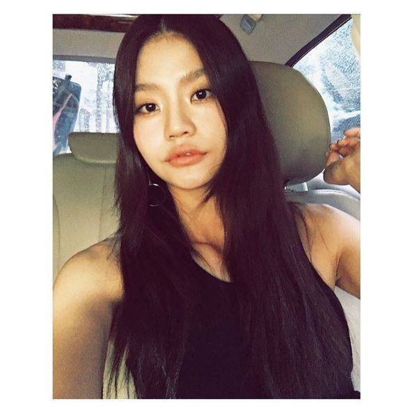 Singer Anda signs with YG