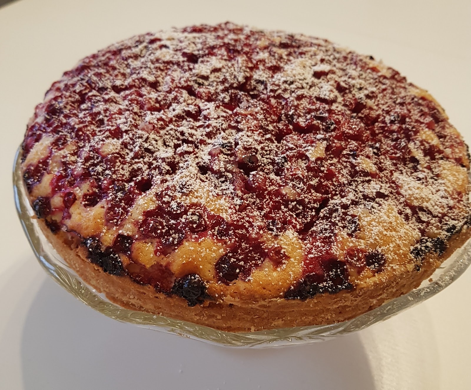 en kaka till: Saftig Lingonkaka med Vaniljfyllning