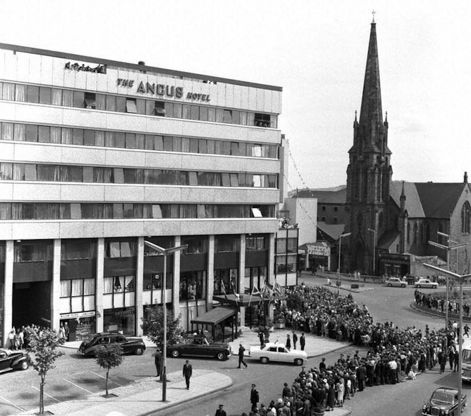 RETRO DUNDEE: BRIDGE DAY - ANGUS HOTEL - 1966