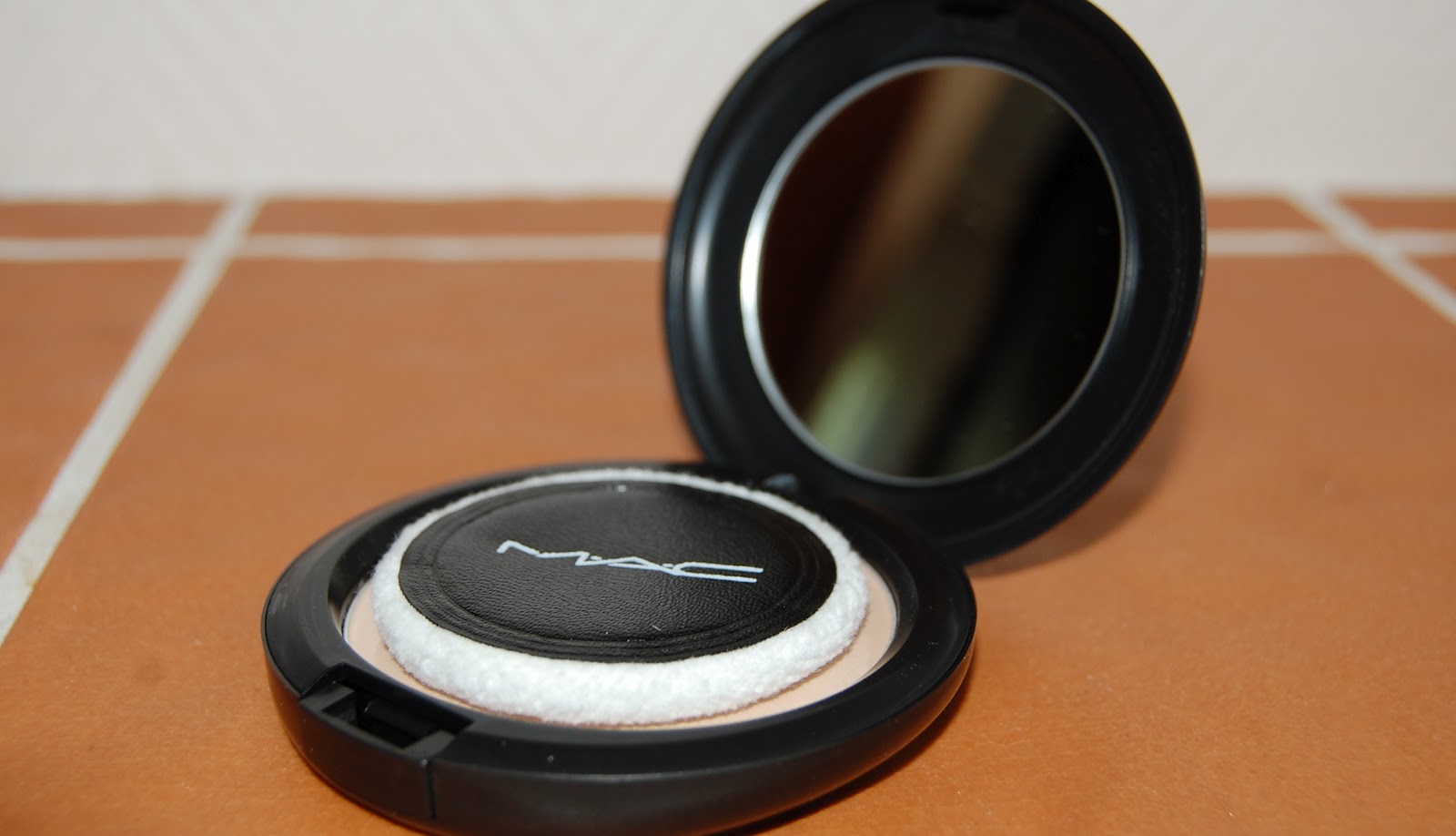 MeinLiebstes: MAC Blot Powder Pressed vs. Manhattan Clearface Compact Power