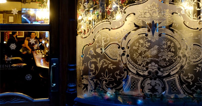 PhotoEclectica: Ornate pub window