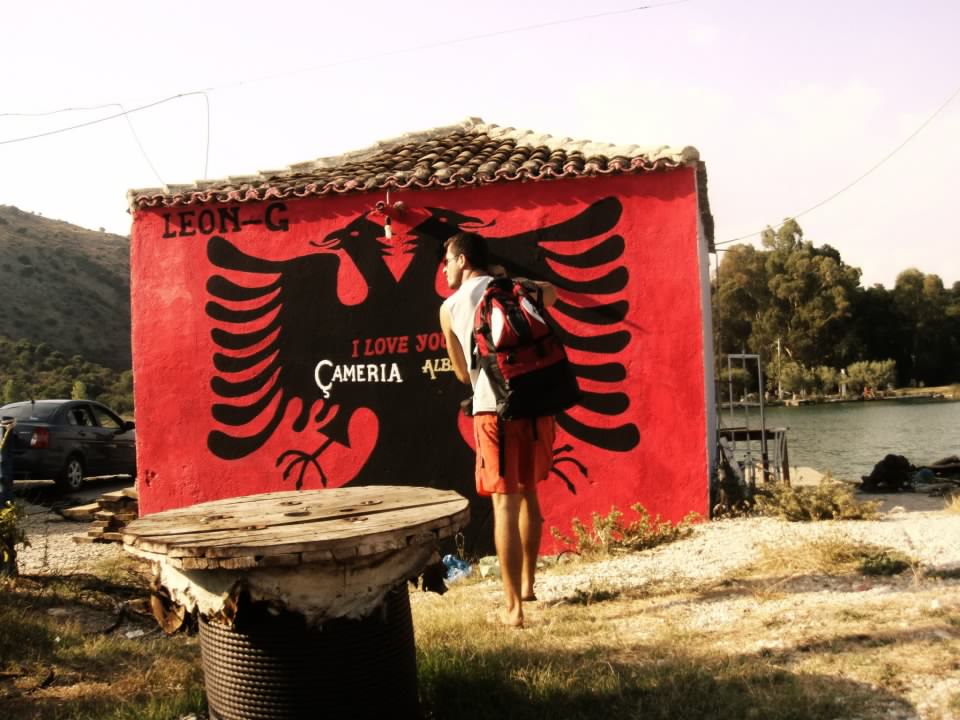 ΑΥΤΟΣ ΕΙΝΑΙ Ο ΑΛΒΑΝΟΣ ΑΡΧΗΓΟΣ ΤΩΝ ΟΠΛΟΦΟΡΩΝ ΠΟΥ "ΕΚΤΕΛΕΣΑΝ" ΚΑΙ ΕΚΑΨΑΝ ...