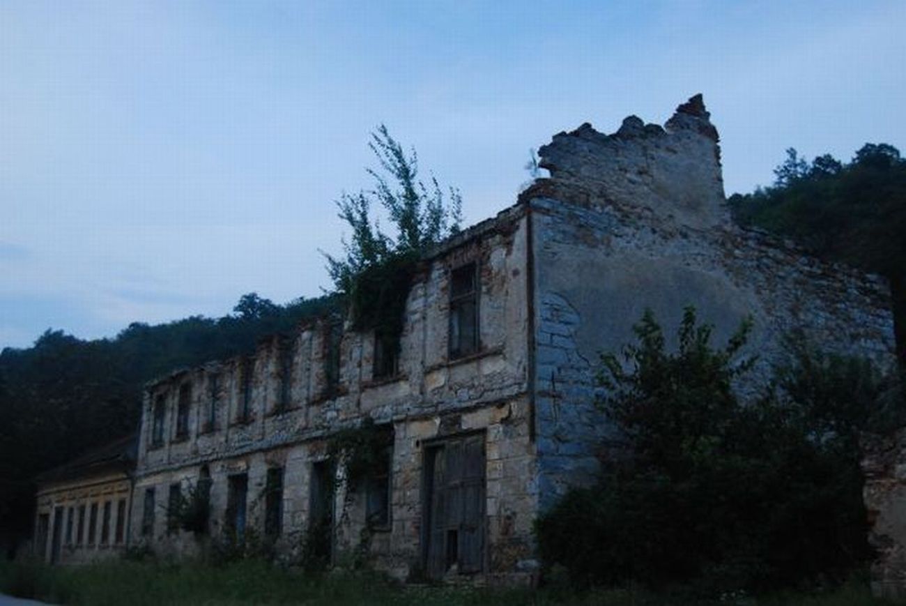 undeva la mijloc: Sasca Montană - La Moara Veche