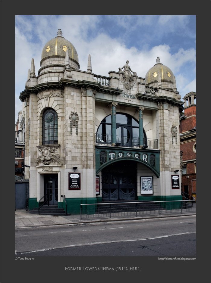 PhotoReflect: Old cinema architecture