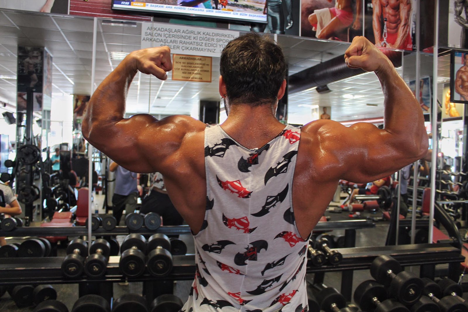 Muscle Lover: Turkish bodybuilder Mustafa Yildiz