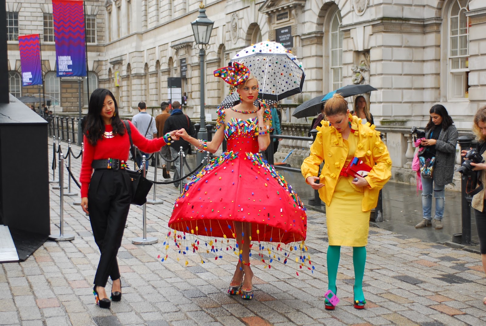 Cycle in Heels : THE LEGO DRESS FOR THE FASHION WEEK