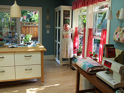 Let It Shine Design: Fabulous Sewing Spaces... A Girl Can Dream Right?