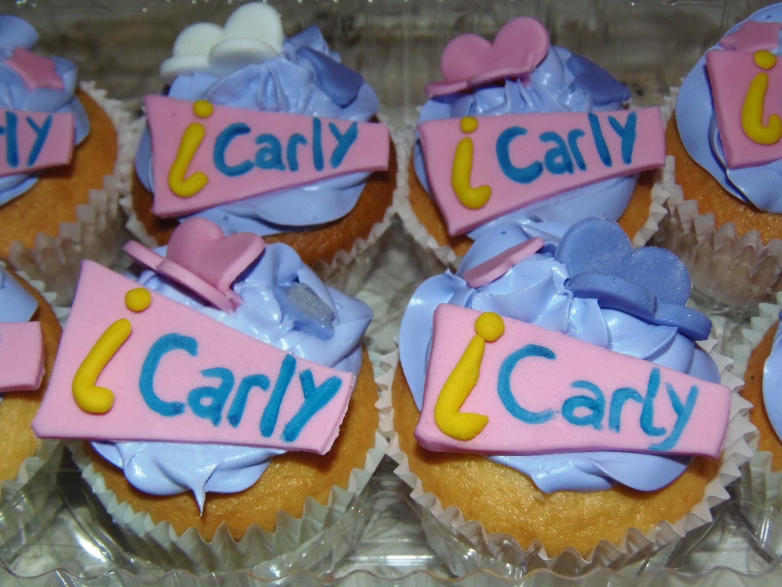 Dreams Factory: ICarly gift boxes and Cupcakes