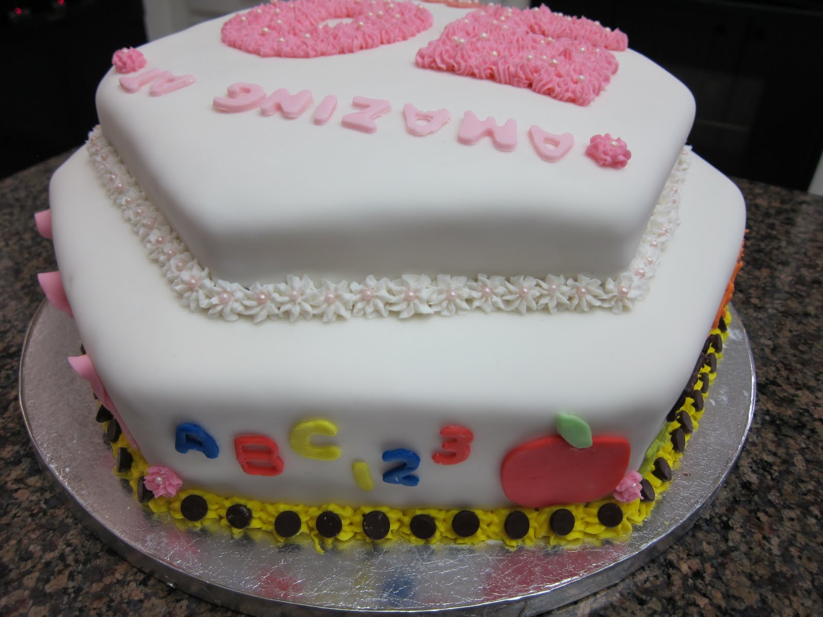 Claudia's cakes: personalized cake