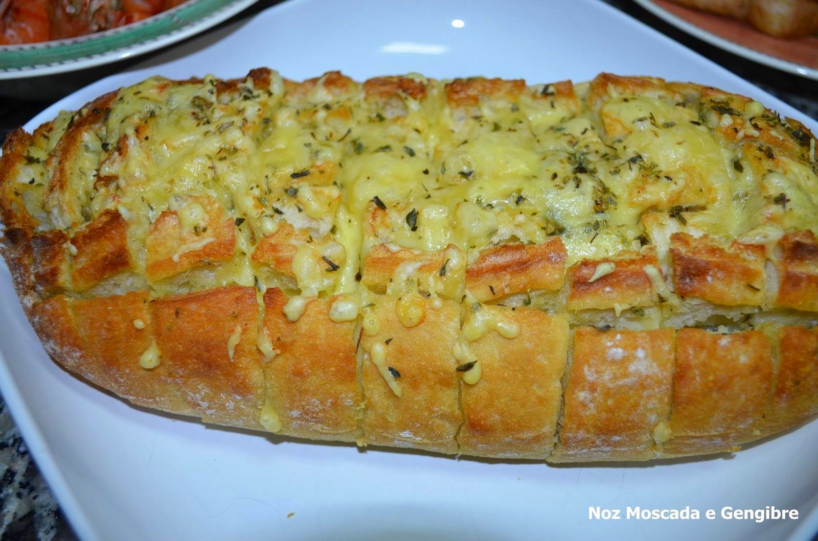 Pão recheado com queijo e presunto no forno | Dicas Femininas