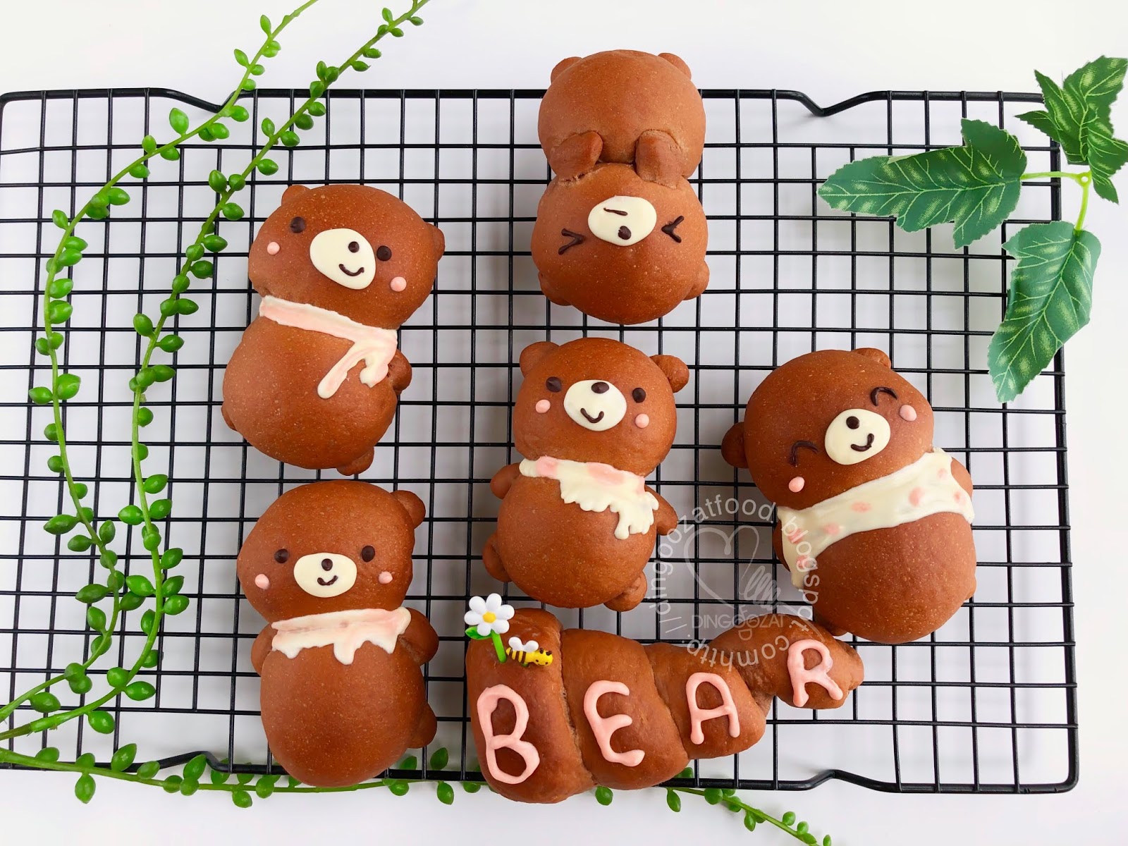 Miki's Food Archives : Cute Bear Chocolate Bread 小熊造型可可软面包